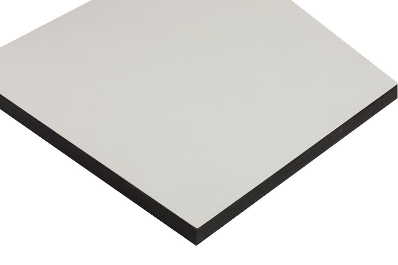 0085 FH | Hvid kompaktlaminat bordplade med sort kerne | SPAR 30%